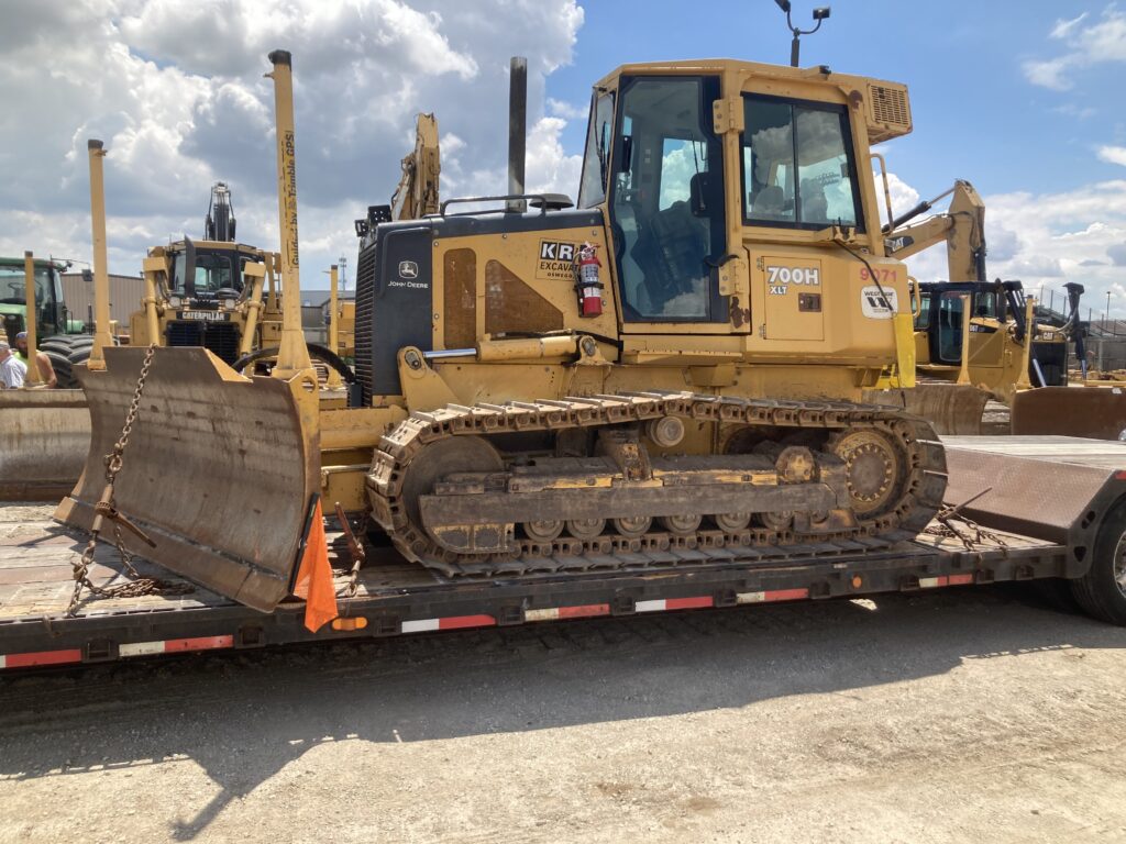 What is Roll On/Roll Off Services? - Heavy Haulers | Heavy Equipment ...