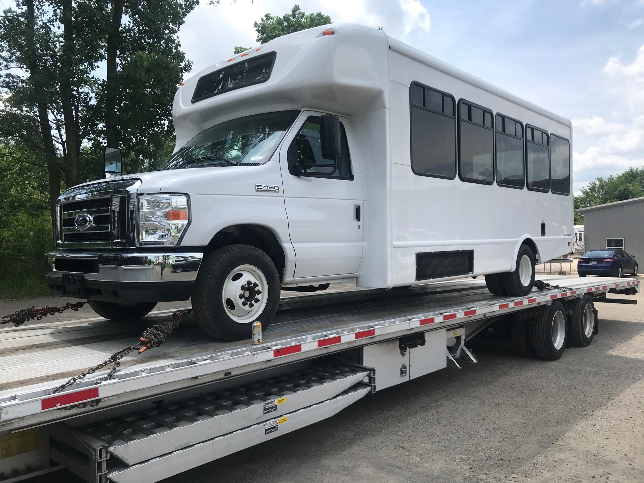 Professional Shuttle Bus Hauling Services