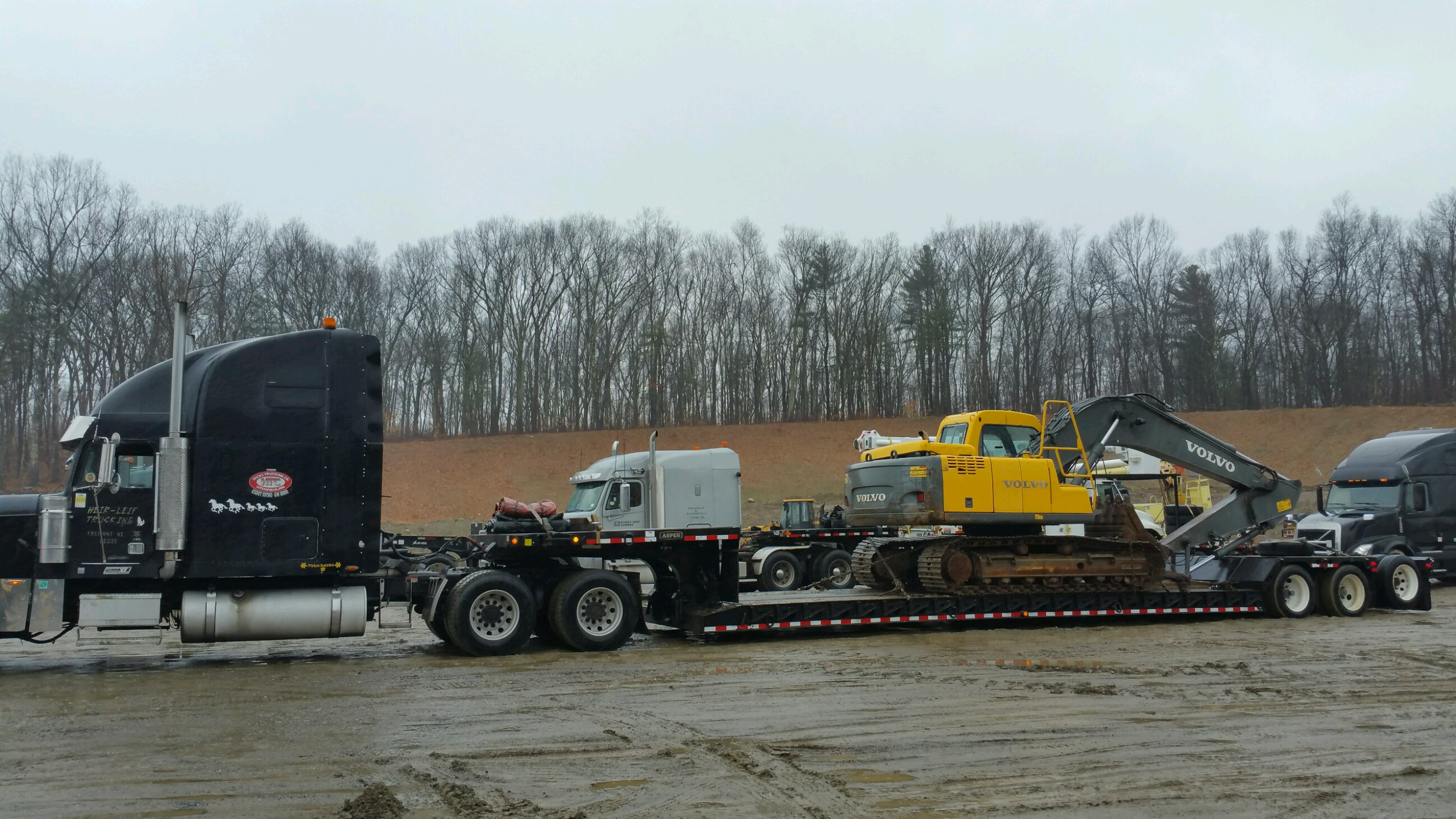 Excavator Transportation Services | Heavy Haulers | (800) 908-6206