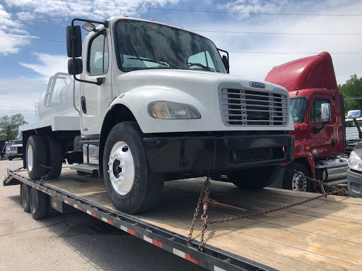 Heavy Haulers Offers Complete Transport Services for Freightliner Trucks