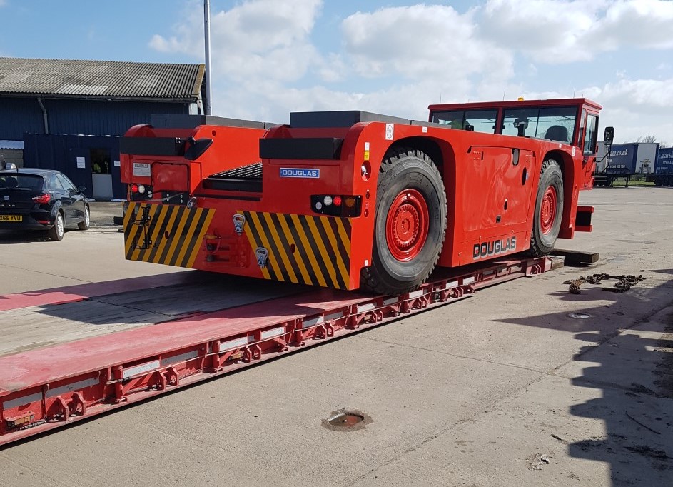 Airline Pushback & Tug Tractor Shipping Services | (800) 908-6206