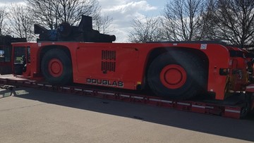 Airline Pushback & Tug Tractor Shipping Services | (800) 908-6206