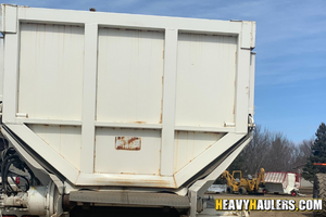 Heavy Haulers Transports Loose Cargo in Belt Trailers