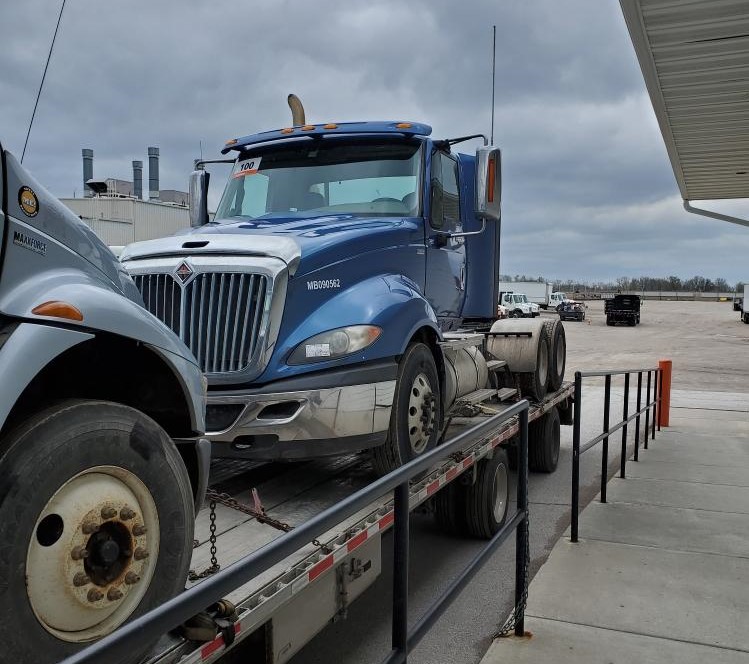 Semi Truck Transport Services | Heavy Haulers | (800) 908-6206